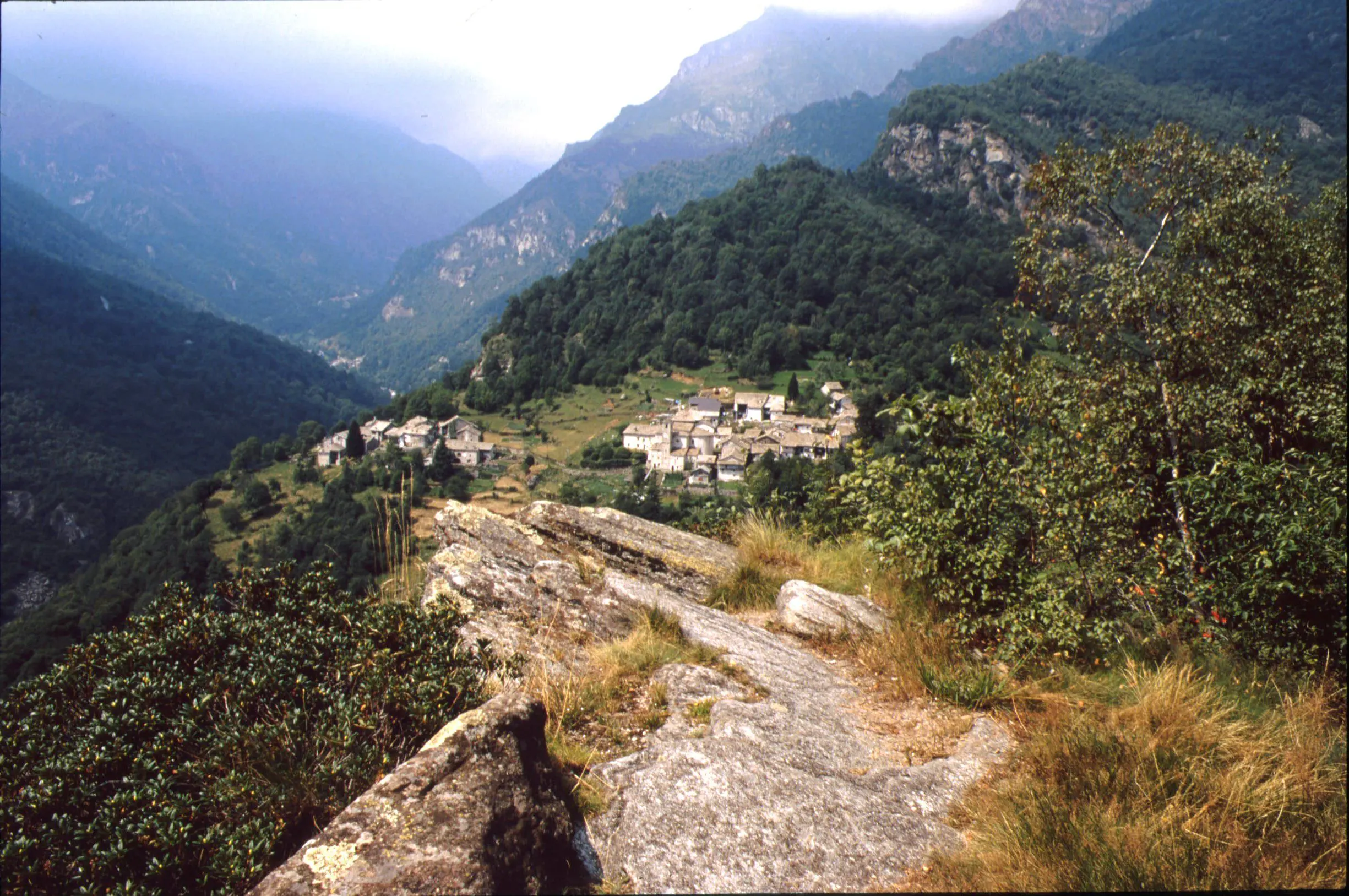 LaVàl.: un laboratorio di comunità per abitare la cura - Disuguaglianze ...